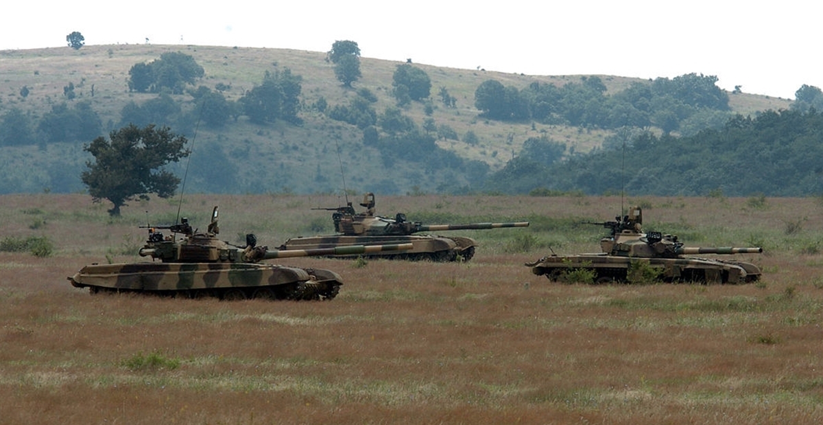 Bulgarian government adopts update of T-72 tank modernisation project ...