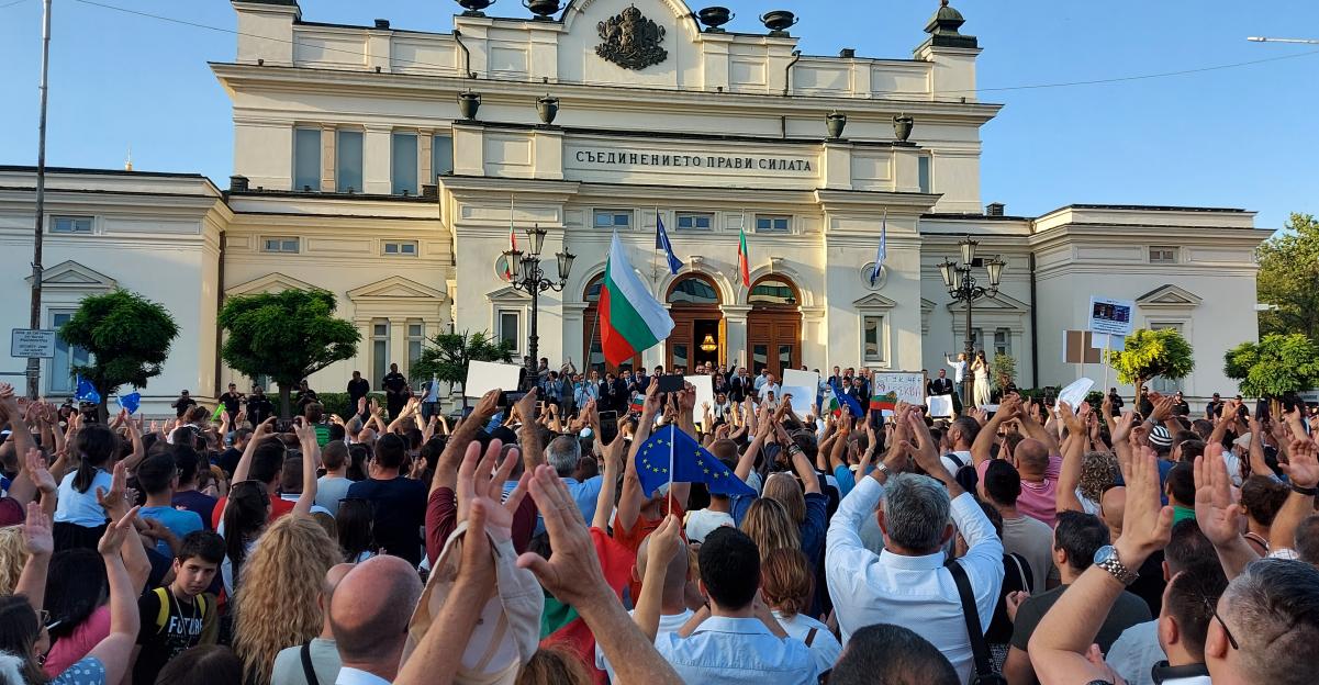 Being there: Amid the crowd as Bulgaria’s government lost the no ...