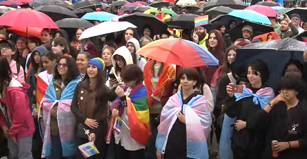 Bulgaria: Rain does not deter many thousands turning out for 2023 Sofia Pride – The Sofia Globe