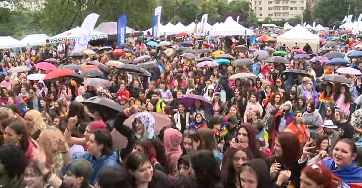Bulgaria: Rain does not deter many thousands turning out for 2023 Sofia Pride – The Sofia Globe