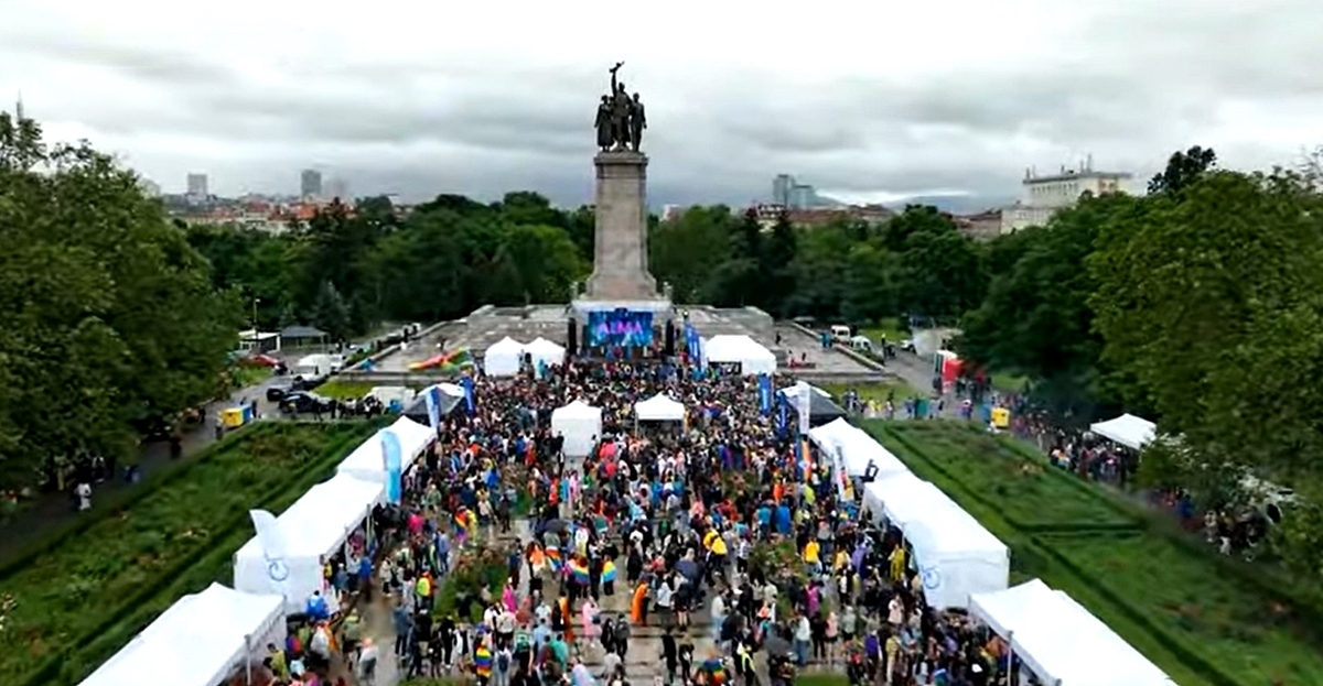 Bulgaria: Rain does not deter many thousands turning out for 2023 Sofia Pride – The Sofia Globe