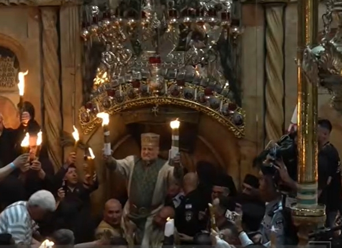 Orthodox Easter 2024: ‘Holy Fire’ appears at Holy Sepulchre church in ...