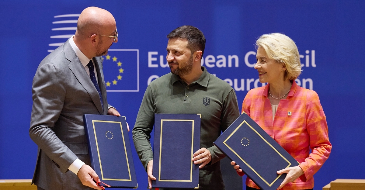 EU, Ukraine sign joint security commitments – The Sofia Globe