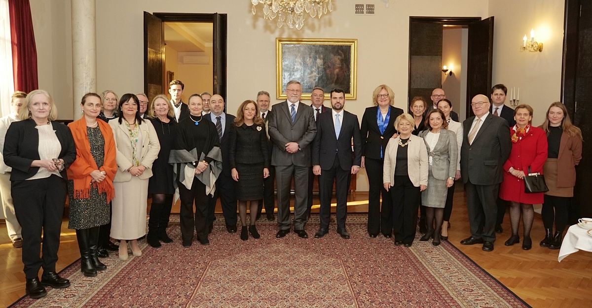 Joining euro zone remains among Bulgaria’s priorities, Foreign Minister ...